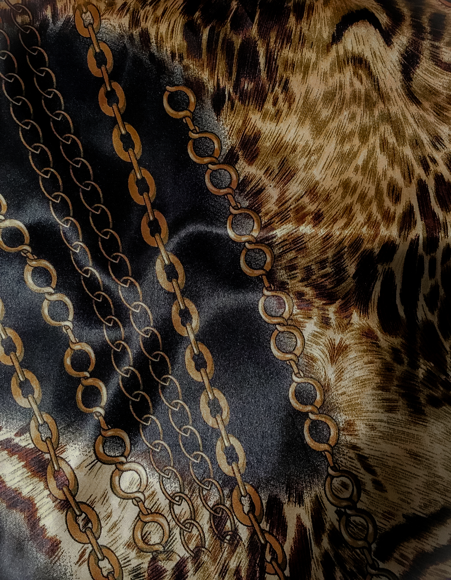 Tiger & Chains Lux (1 of 1)